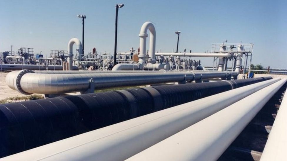 Falling oil prices: How are countries being affected? - BBC News