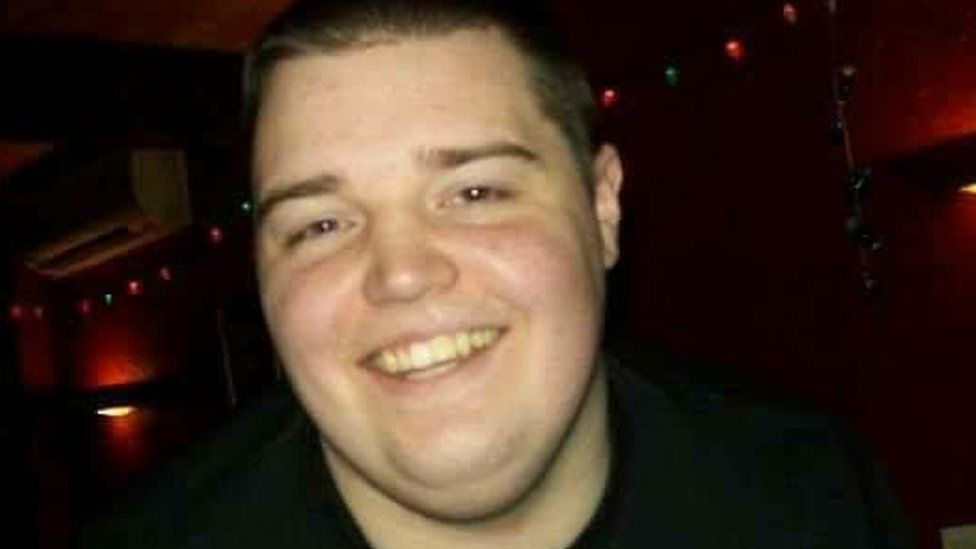 Dangerous driver's sentence 'does not reflect' family loss - BBC News