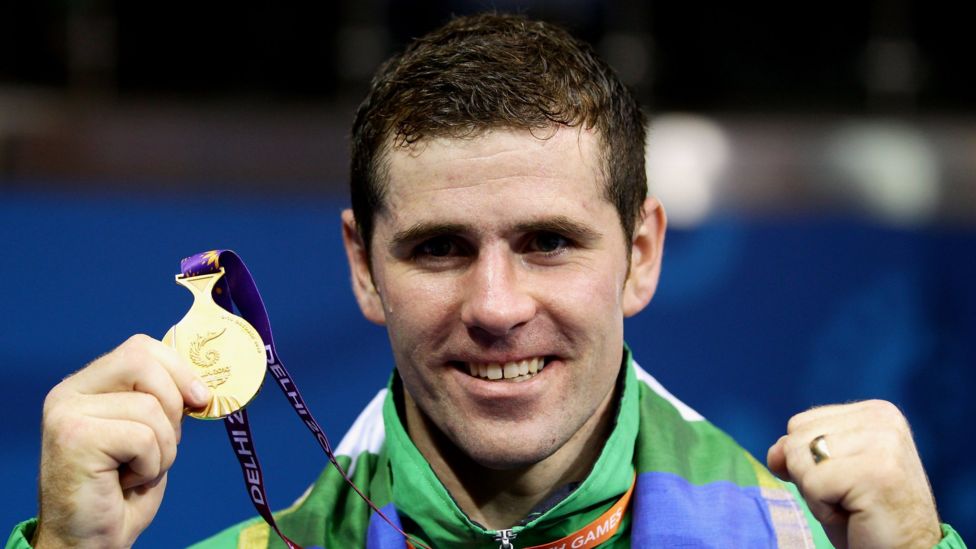 Eamonn O'Kane: Former champion boxer helps deliver his daughter - BBC News