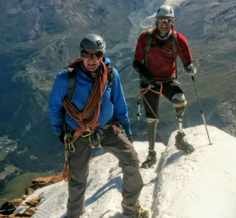 Quadruple amputee Jamie Andrew conquers Matterhorn - BBC News