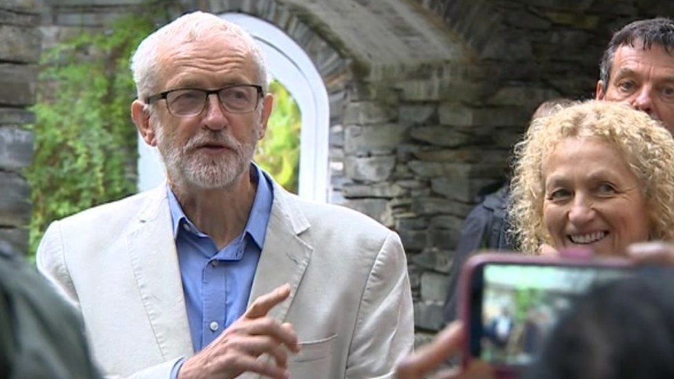 Corbyn: Brexit di-gytundeb i wneud 'difrod enfawr' i Gymru - BBC Cymru Fyw