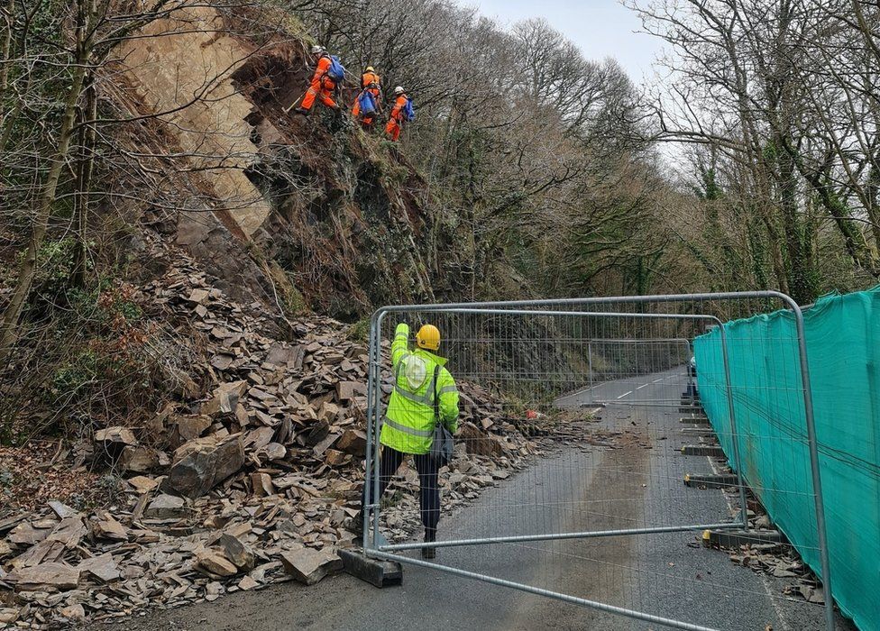 Torrington landslip work continues as A386 remains closed - BBC News