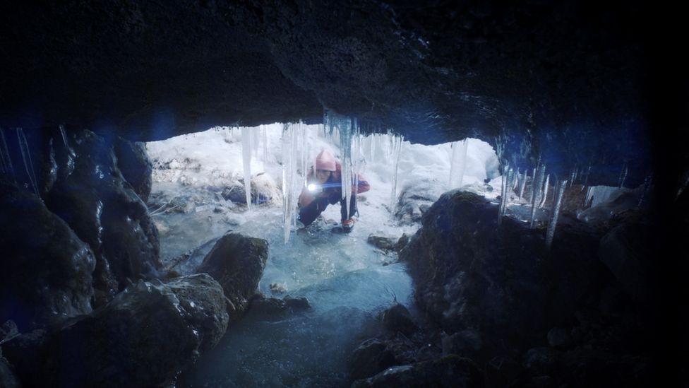 Tu ôl i'r camera: Eira Wyn Jones - BBC Cymru Fyw