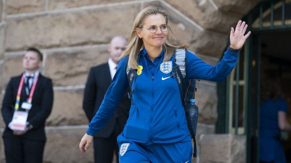 Women's World Cup: England team return home after final - BBC Newsround