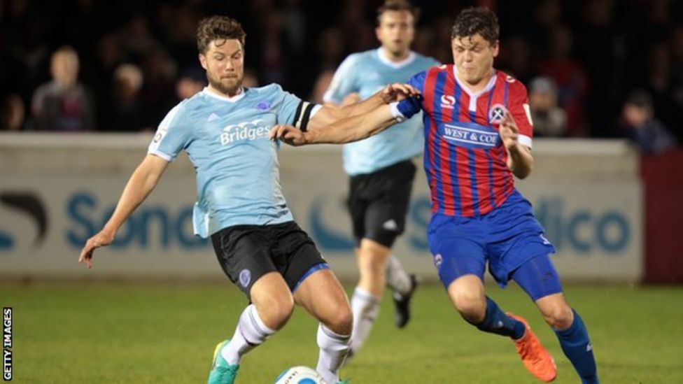 Callum Reynolds: Barnet sign former Aldershot captain - BBC Sport