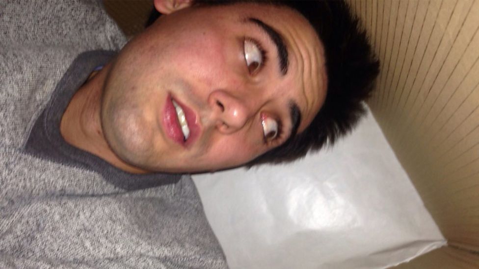 These friends travel thousands of miles for a game of tag - BBC News