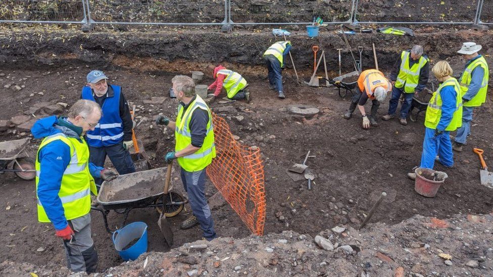 Carlisle Roman bathhouse dig wins three national awards - BBC News