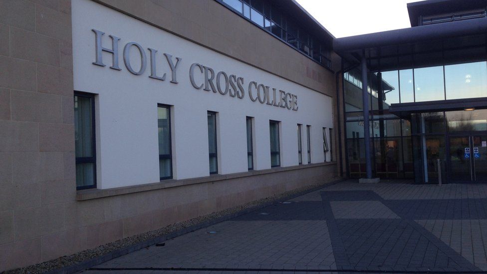 PSNI arrest one after fight at Strabane school - BBC News