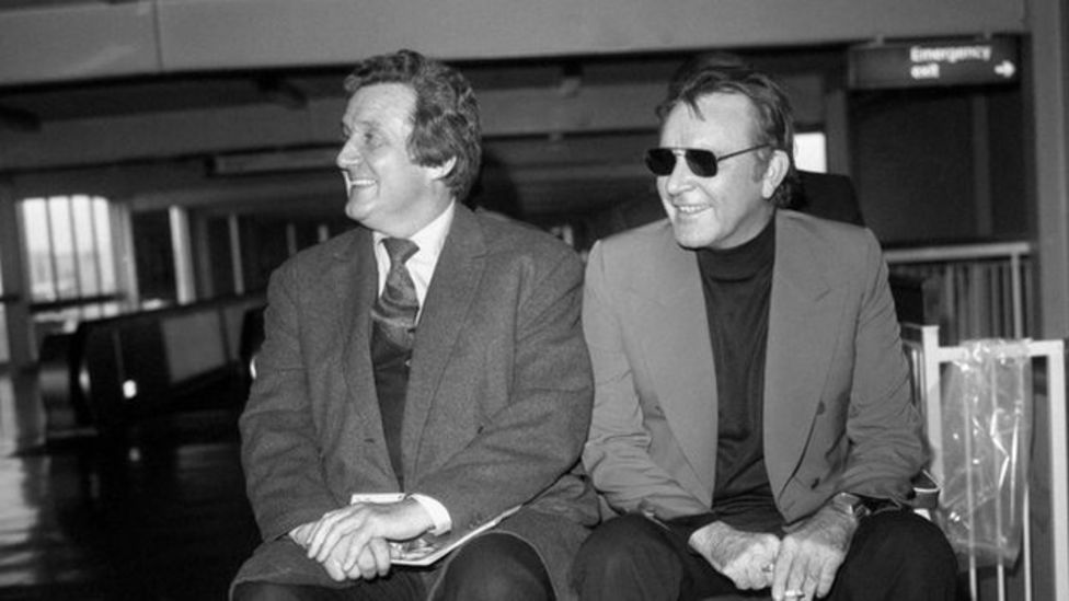 Avengers star Patrick Macnee dies - BBC News