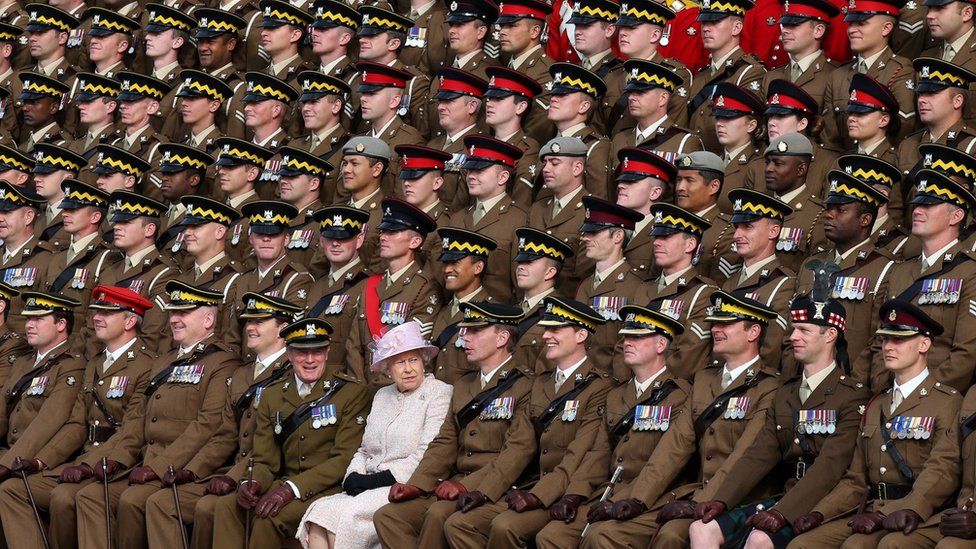 Queen meets soldiers at new barracks in Fife - BBC News