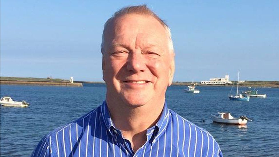 Hull man killed in Isle of Man motorbike crash - BBC News