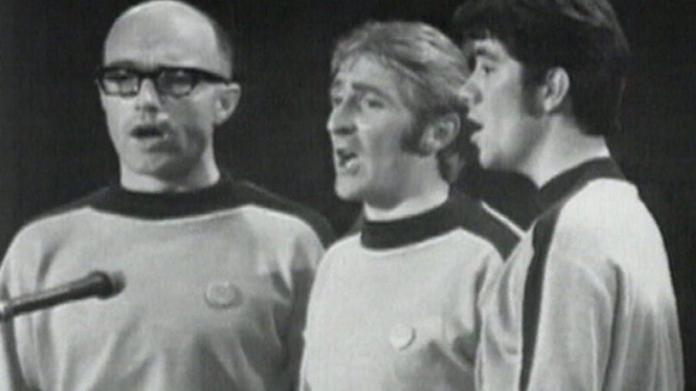 Ateb y Galw: Y canwr Arwel Jones - BBC Cymru Fyw