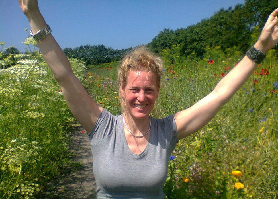 A tale of two sisters and flight MH17 - BBC News