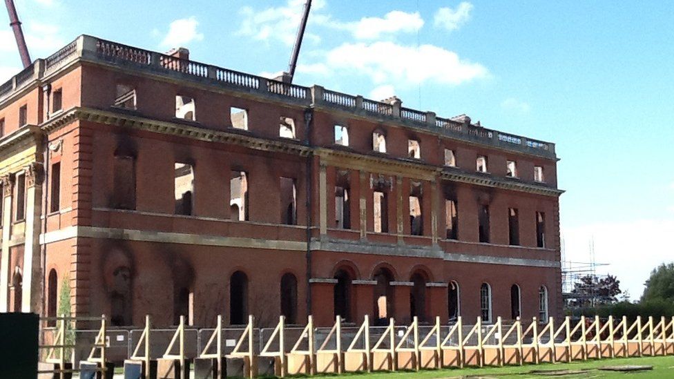 Clandon Park House fire 'caused by electrical fault' - BBC News