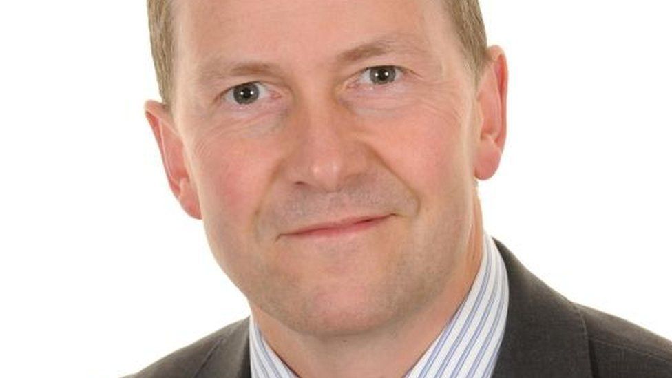 Persimmon boss retained £15m in bonus deal - BBC News