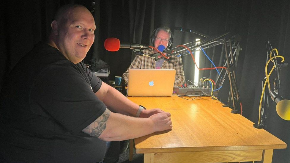 Stoke-on-Trent livestream raises funds for disability arts - BBC News