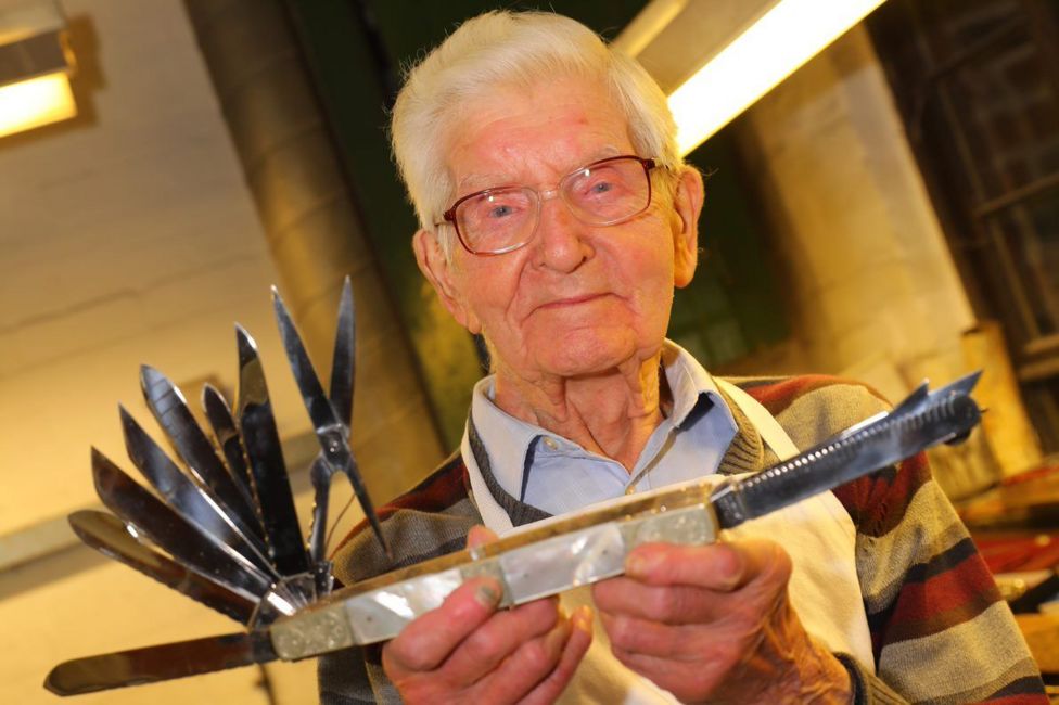Exhibition celebrates Sheffield's links with metalworking - BBC News
