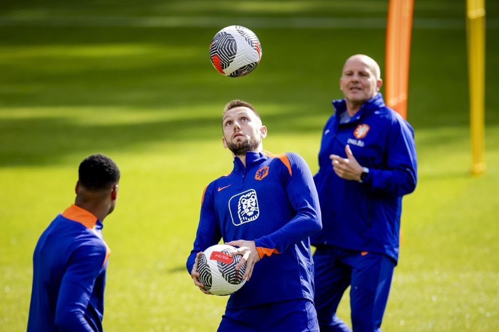 Netherlands v Scotland: Team news - BBC Sport