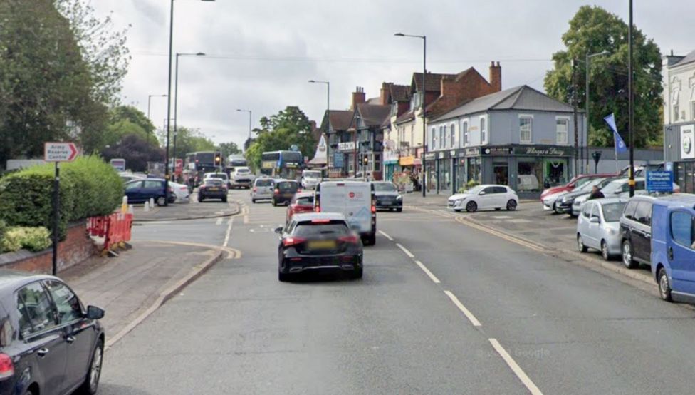 Elderly man found trapped under lorry after Birmingham crash - BBC News