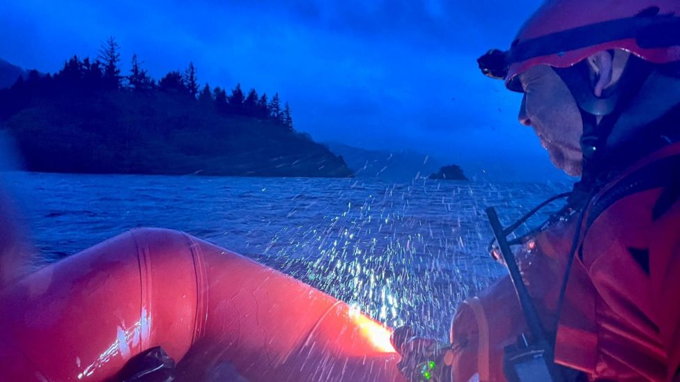 Derwentwater search: Mystery paddleboard and capsized canoe - BBC News