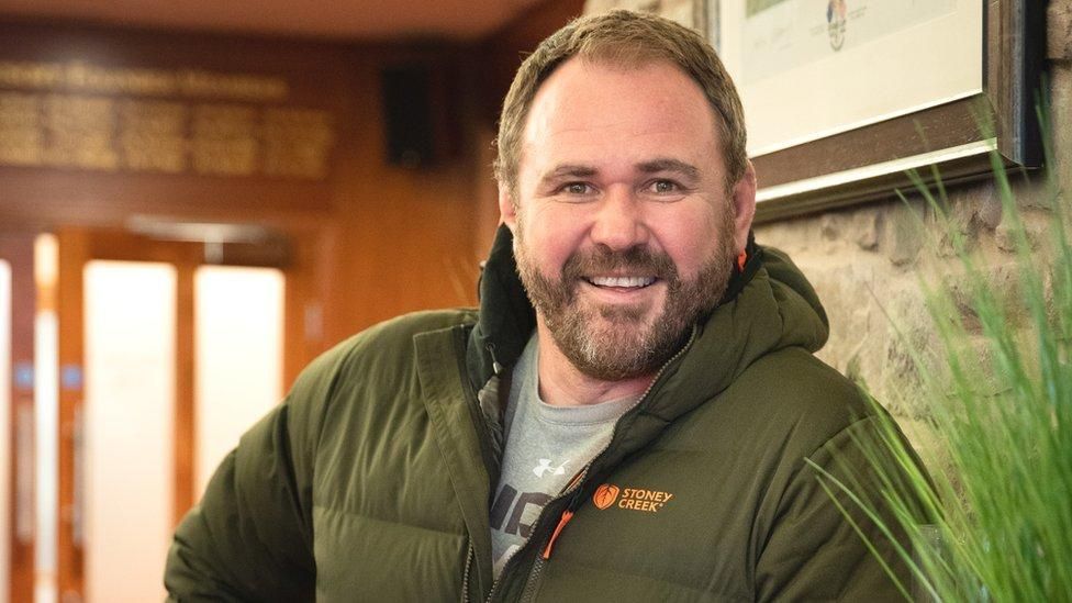 Pum munud gyda... Scott Quinnell - BBC Cymru Fyw