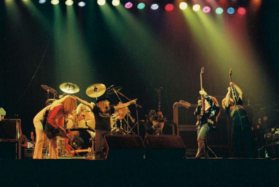 A look back at the Glasgow Apollo: From the Stones to Queen - BBC News