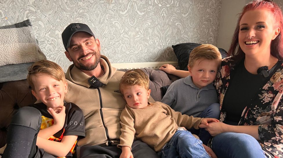 Fundraiser for Kent dad with inoperable tumour nears £100k - BBC News