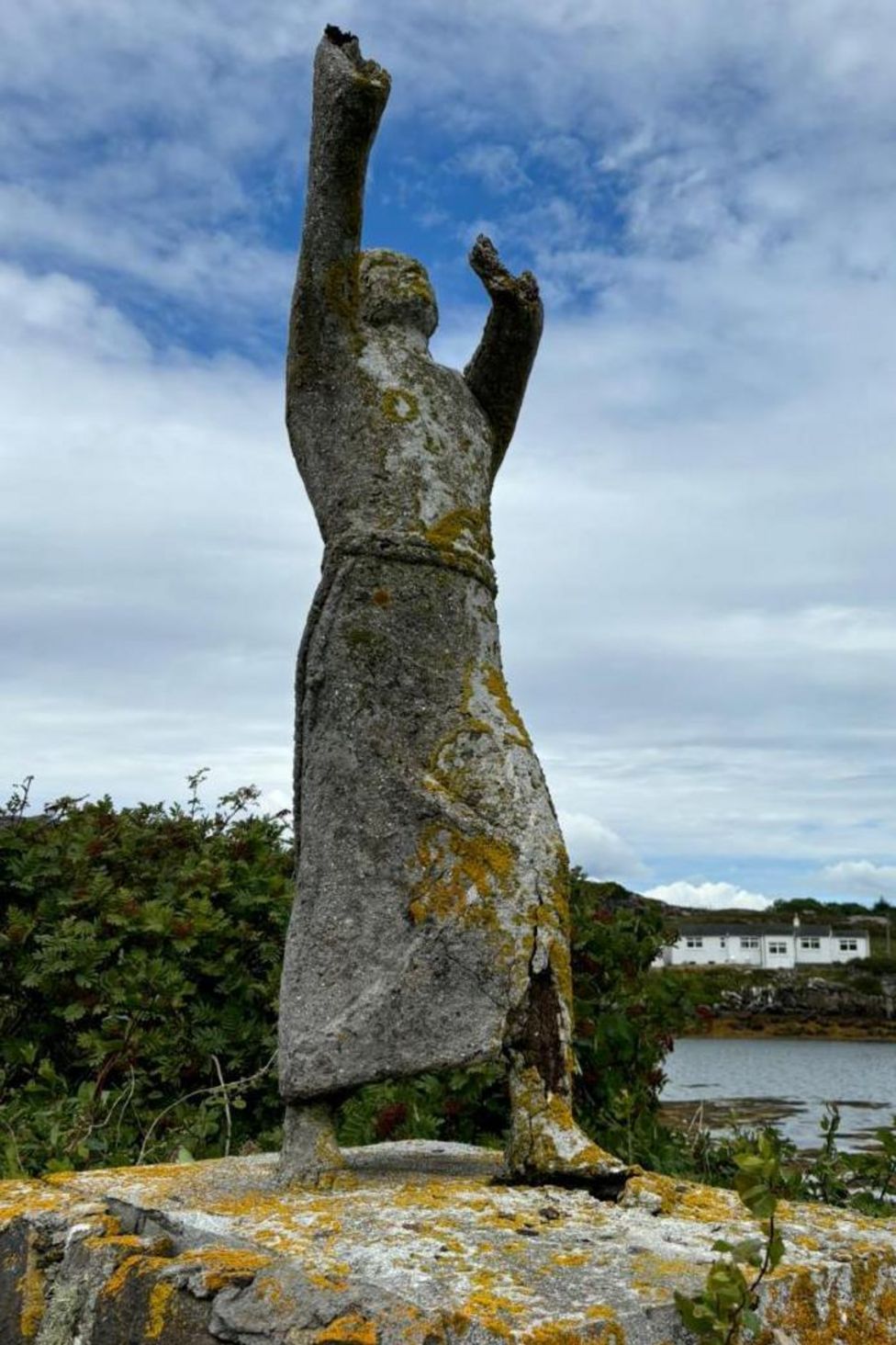 Bid to replace Isle of Barra's crumbling 1970s St Barr sculpture - BBC News