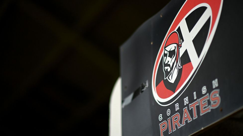 Dan Hiscocks: Cornish Pirates sign Ealing scrum-half - BBC Sport