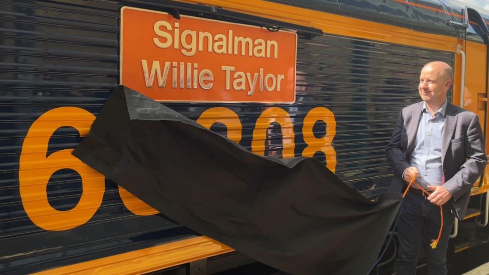 Engine named after signalman who stopped Carlisle train disaster - BBC News