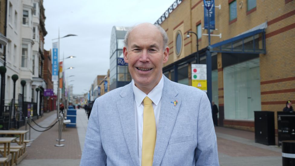 Clash over Southend City Council cash and the risk of bankruptcy - BBC News