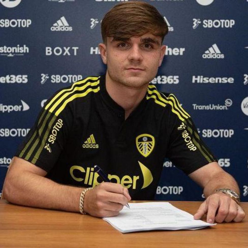 Leeds United transfer news: Lewis Bate signed from Chelsea - BBC Sport