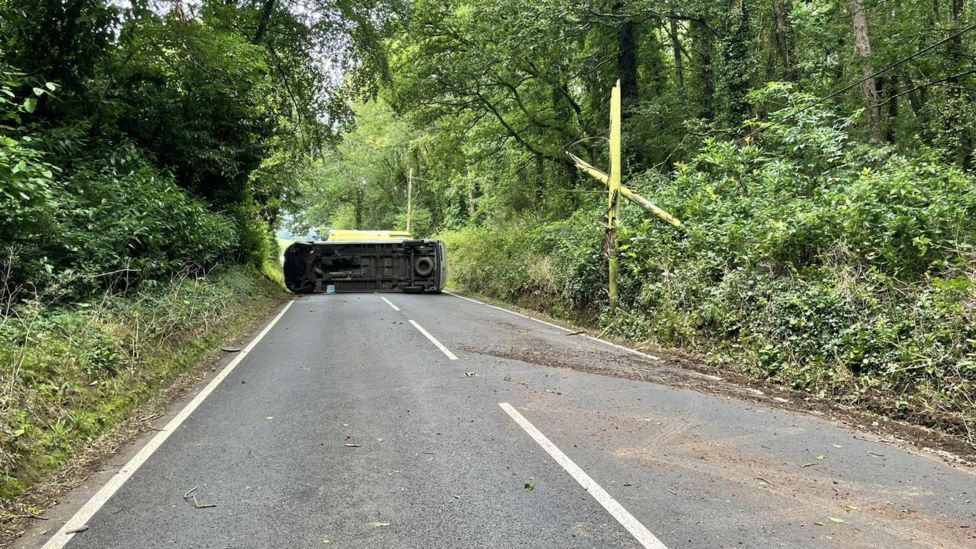 Crediton: Driver suffers minor injuries after van overturns - BBC News