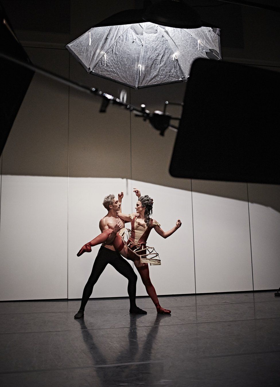 Behind the scenes at the ballet - BBC News