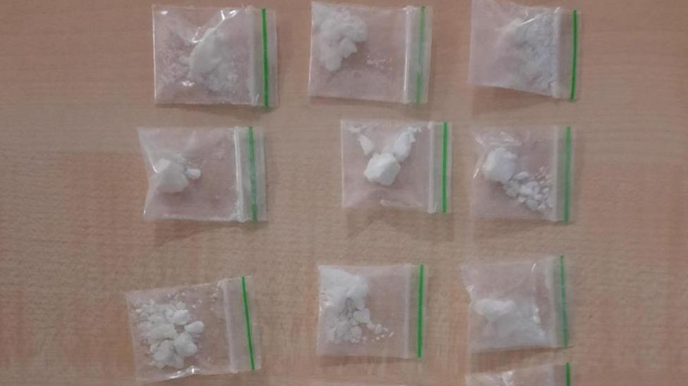 Cambridge police discover 20 bags of cocaine in coffee cup - BBC News