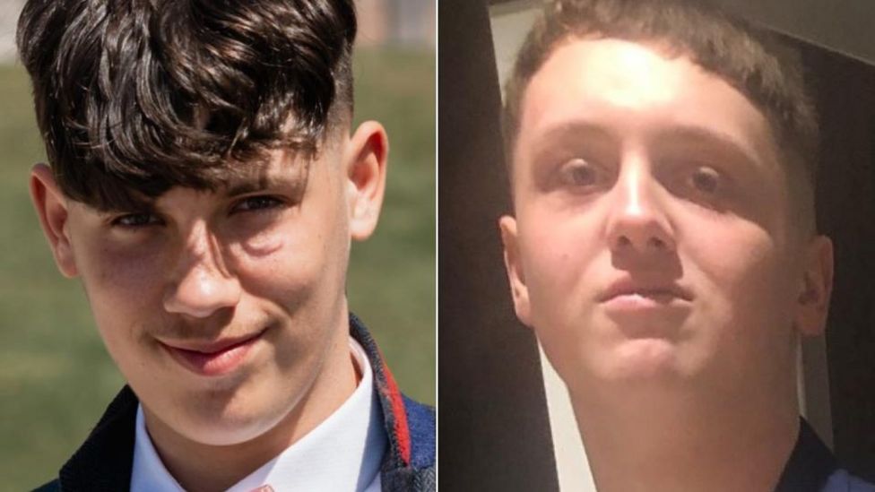 Tributes to teenagers killed in A390 Cornwall crash - BBC News
