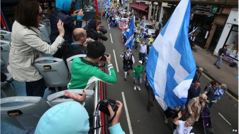 Independence supporters stage Glasgow rally - BBC News