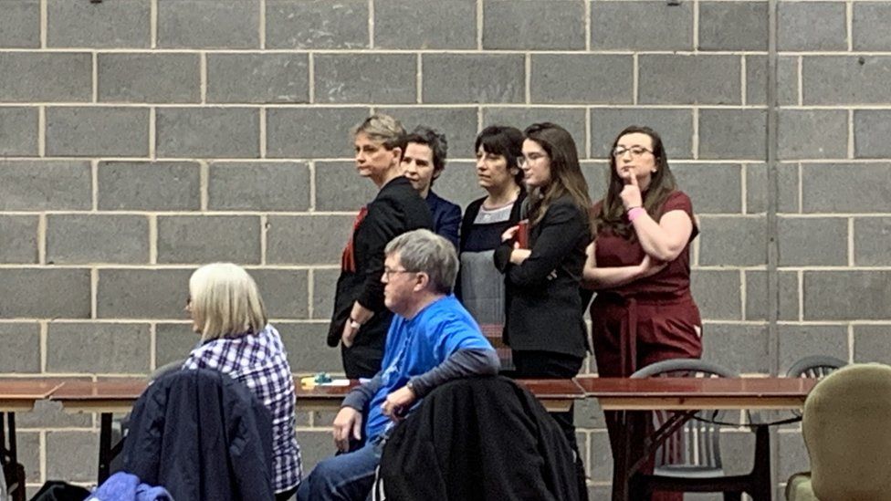 General election 2019: Conservatives take Wakefield from Labour - BBC News