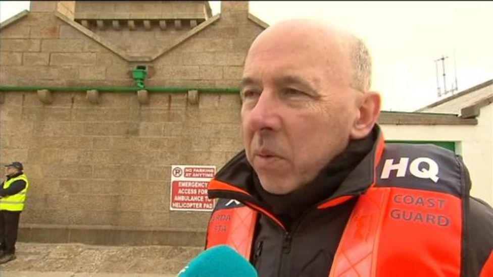Irish coastguard pilot Captain Dara Fitzpatrick dies after crash - BBC News