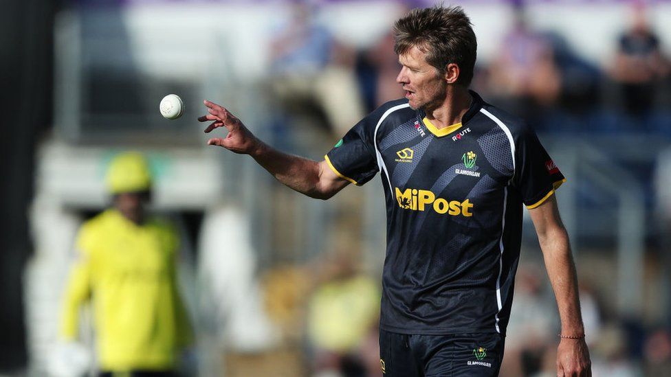 'Rhaid newid diwylliant Morgannwg wedi ymadawiad Maynard' - BBC Cymru Fyw