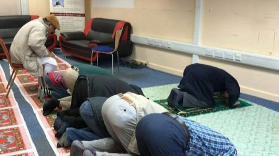 Cardiff mosque extension plan granted with conditions - BBC News