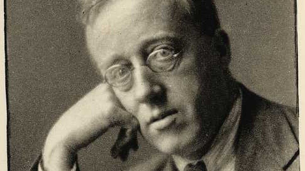 'Lost' Gustav Holst score returned to UK after 100 years - BBC News