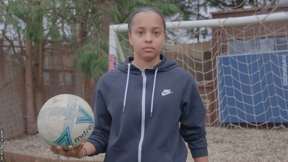 Premier League predictions: Chris Sutton v The Football Academy's Tash ...