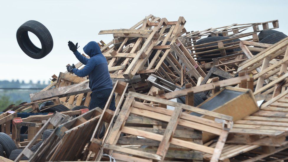 Bonfires: Tyres removed from Avoniel and Connswater sites - BBC News
