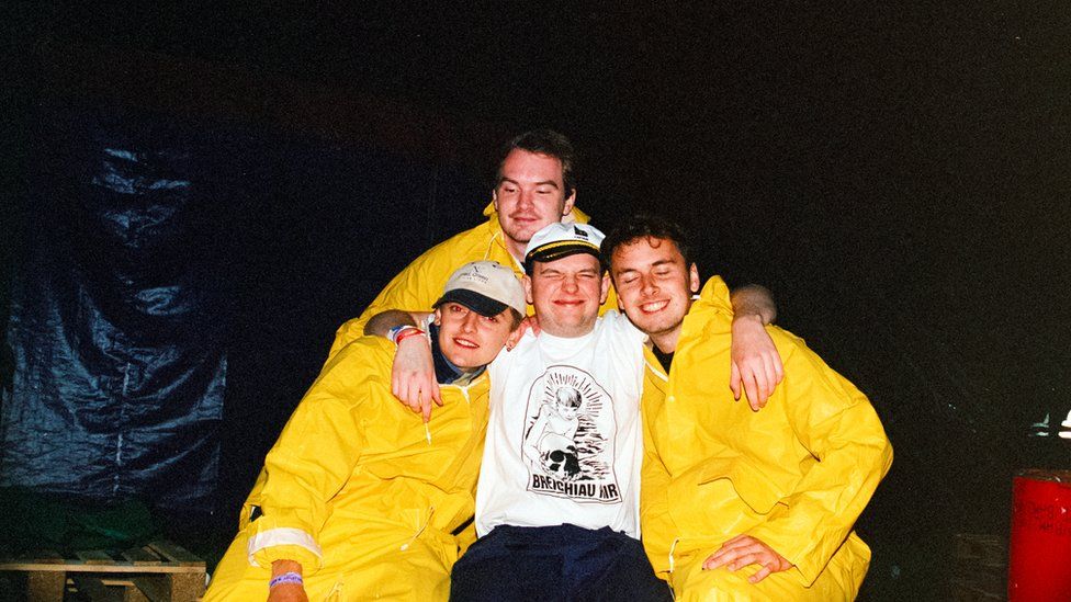 Rhys Grail: Pry ar wal sin gerddoriaeth Cymru - BBC Cymru Fyw