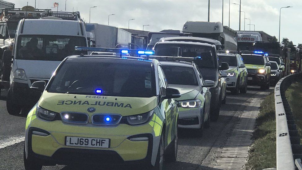 M62 crash: 'Several injured' in multiple-vehicle crash - BBC News