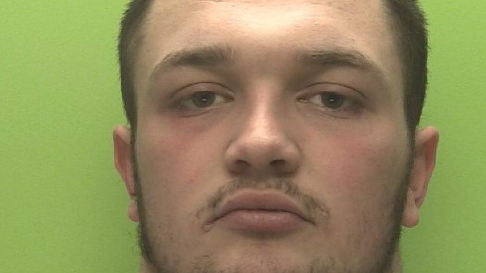 Man hospitalised after Nottingham street assault - BBC News