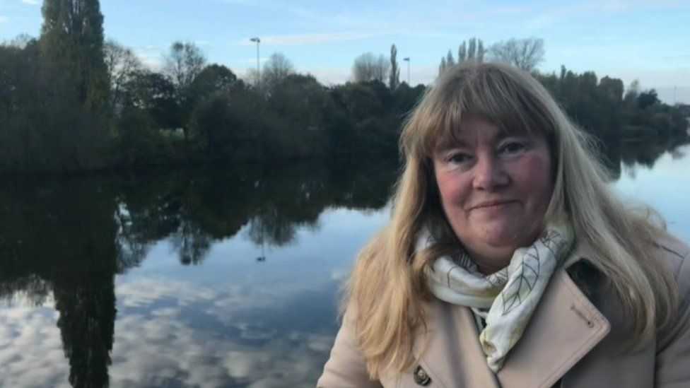 Plans for new River Trent bridge in Nottingham unveiled - BBC News