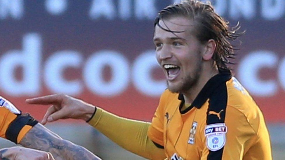 Luke Berry: Luton Town sign Cambridge United midfielder for undisclosed ...