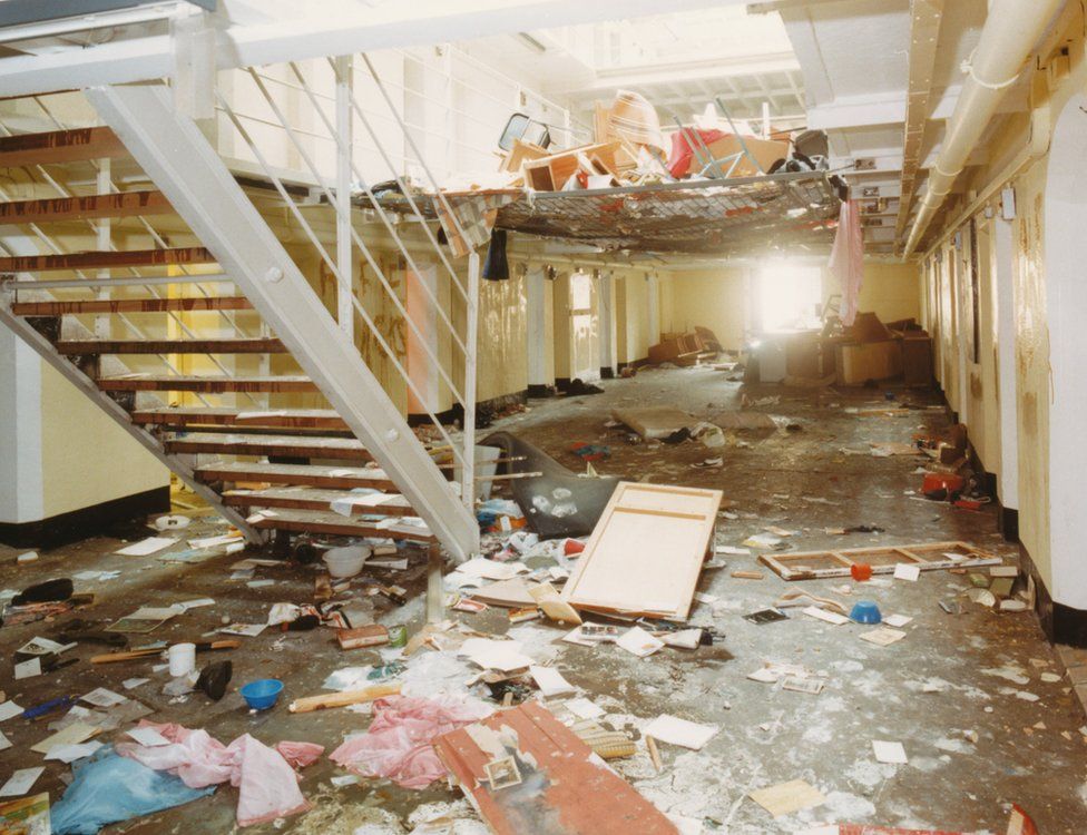 The prison riot that ended with the SAS - BBC News